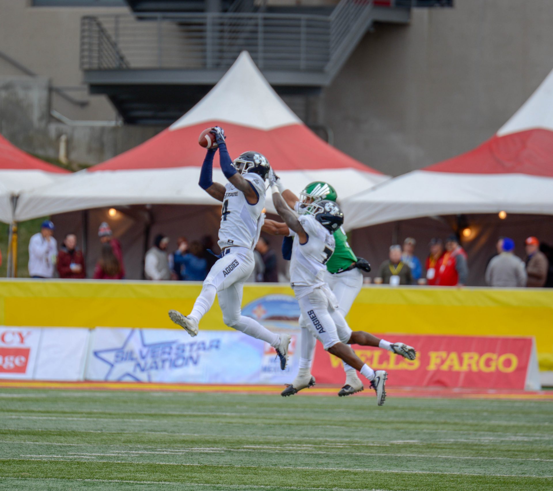 Udder domination: Utah State defeats North Texas 52-13 to claim New ...