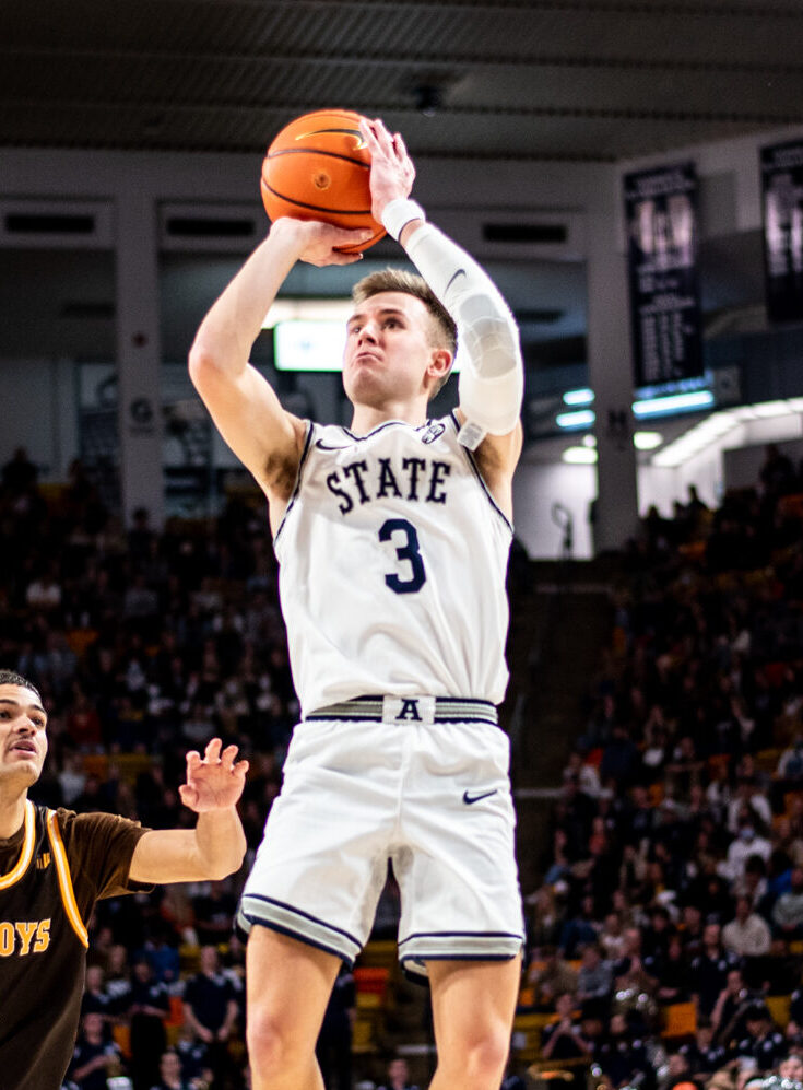 USU ends losing streak, beats Aztecs - The Utah Statesman